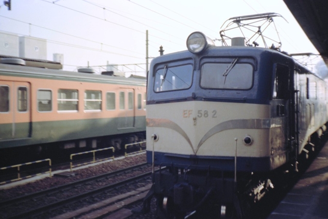 旧型旅客用電気機関車の最後を飾る流線形の傑作機「EF58形」 - 日本の旅・鉄道見聞録